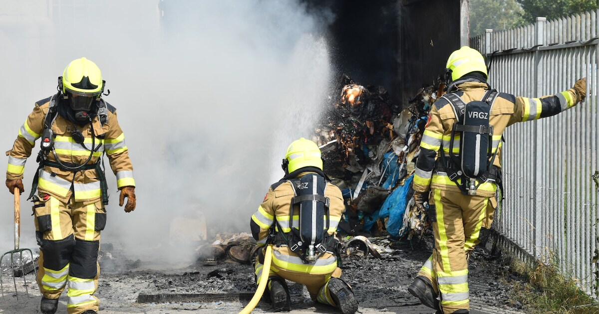Brand in afvalcontainer bij hoofdkantoor badkamerwinkel Plieger in Zaltbommel | 112 nieuws ...
