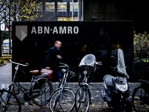 ABN Amro neemt NIBC Bank over voor bijna 1 miljard euro | Binnenland ...