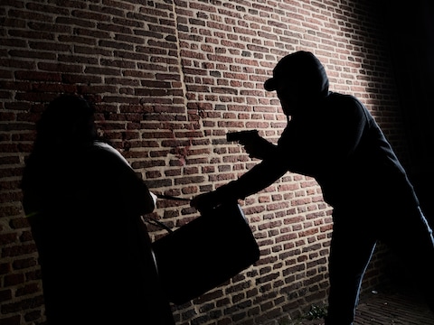 Meer dan helft van alle straatroven en overvallen worden gepleegd door ...