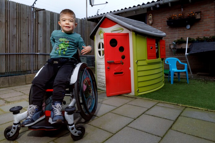 Lars (5) blijft lachen, ondanks zijn ziekte: ‘Voor ons is hij meer dan ...