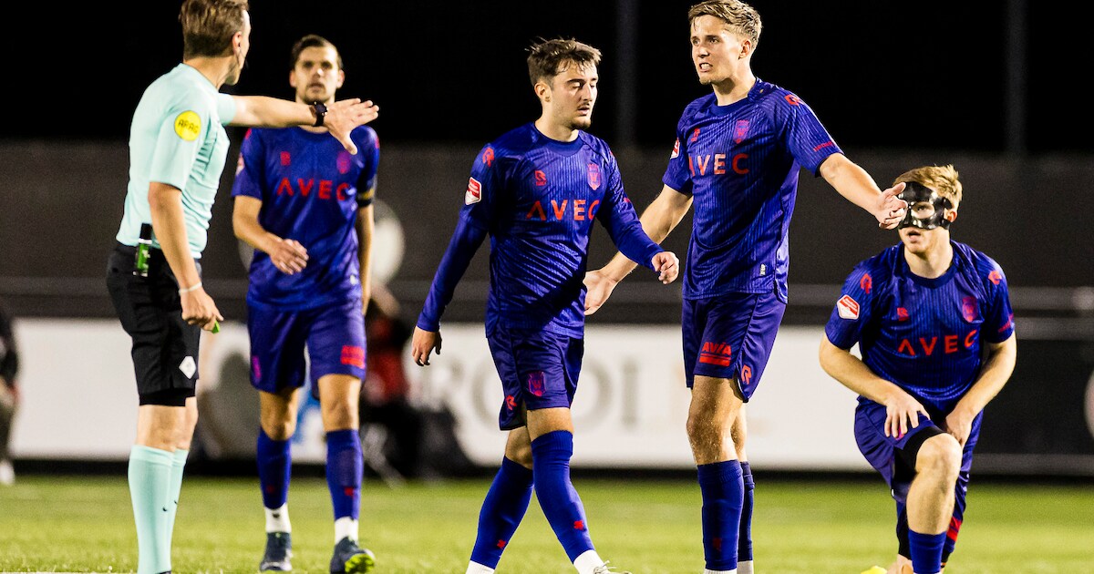 Zwak Willem II krijgt pak slaag en beleeft rampavond op bezoek bij ...