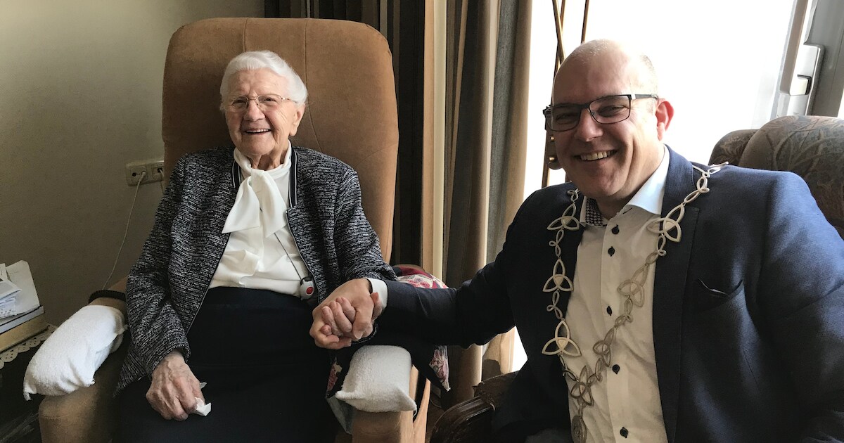 Vanwege het coronavirus viert mevrouw Jonkman haar honderdste ...