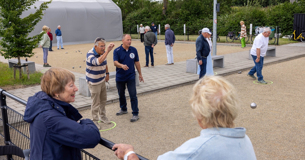 Bossche jeu-de-boulesclub speelt al jaar in kille tenten en smeekt ...