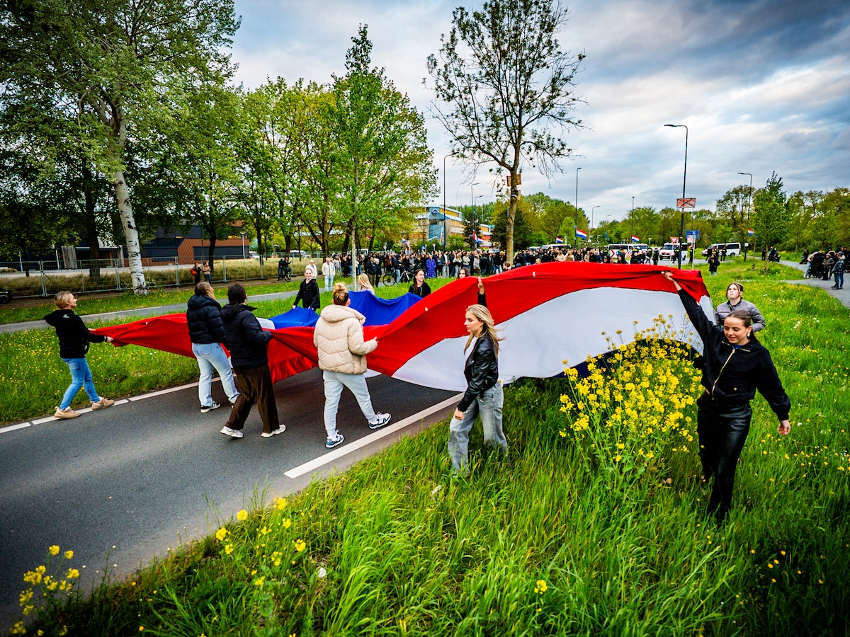 Demonstratie tegen opvang van vluchtelingen in Engelen rustig verlopen ...