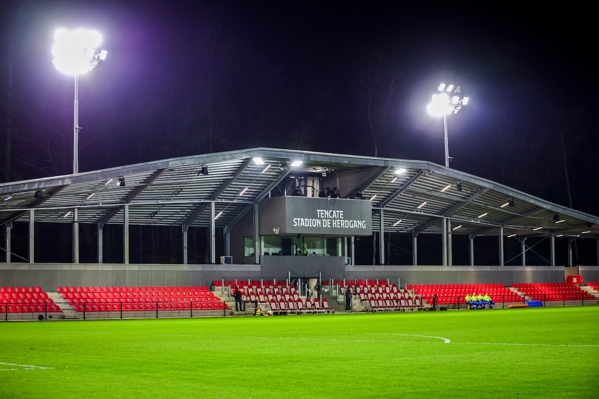 Waarom het tweede stadion van PSV met Ten Cate in 2025 een nieuwe naam ...