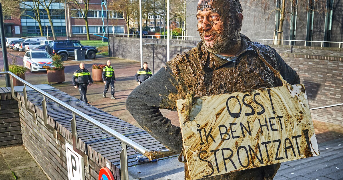 Arie den Dekker loopt boos weg uit rechtszaal: ‘Ik ben wanhopig ...