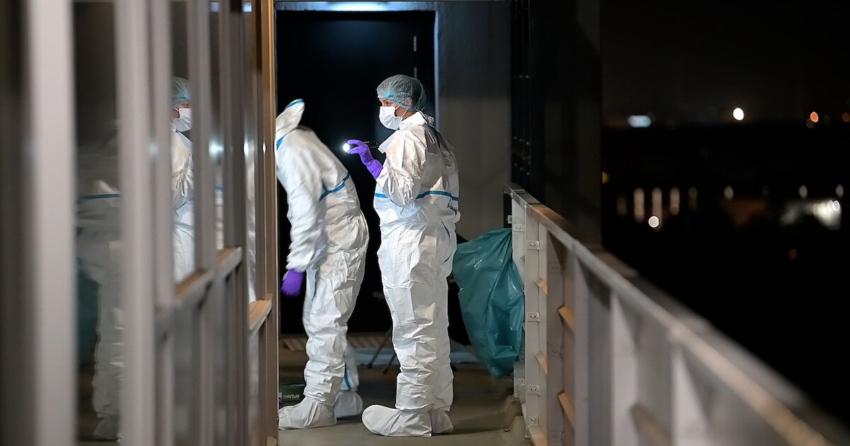 Verdachte ontkent, deskundigen gaan belangrijke rol spelen in rechtszaak rond doden in woning ...