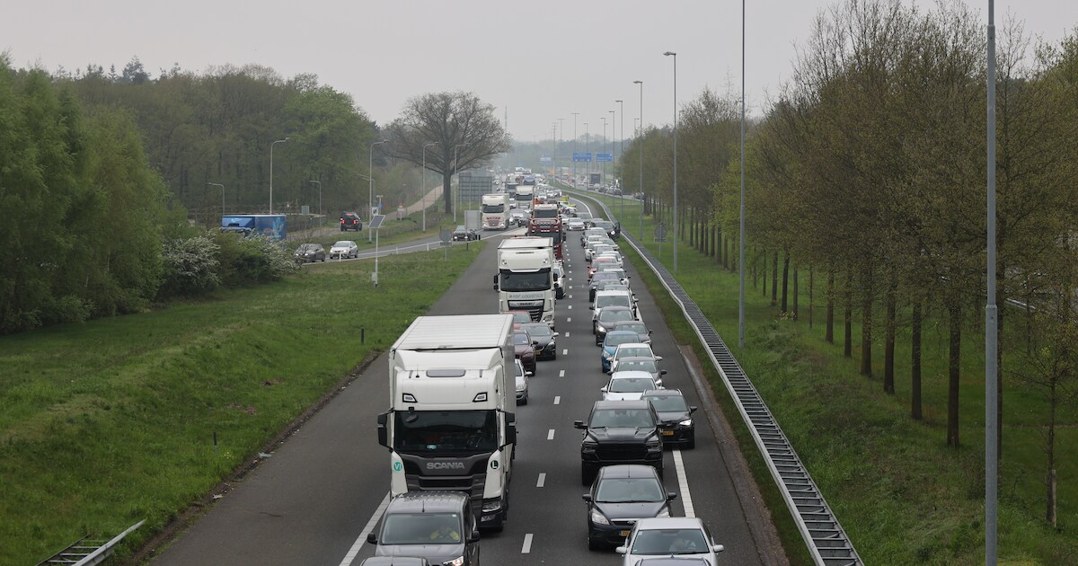 Ongeluk met meerdere voertuigen op A59 zorgde voor lange file door afgesloten rijstrook, weg ...