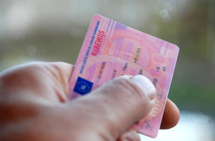 18-jarige automobilist uit Tilburg moet zijn nieuwe rijbewijs al na ...