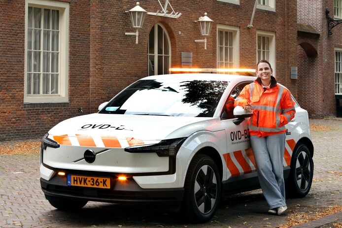 Julia is niet van de politie, maar rukt voor de gemeente uit: ‘Ik hou ...