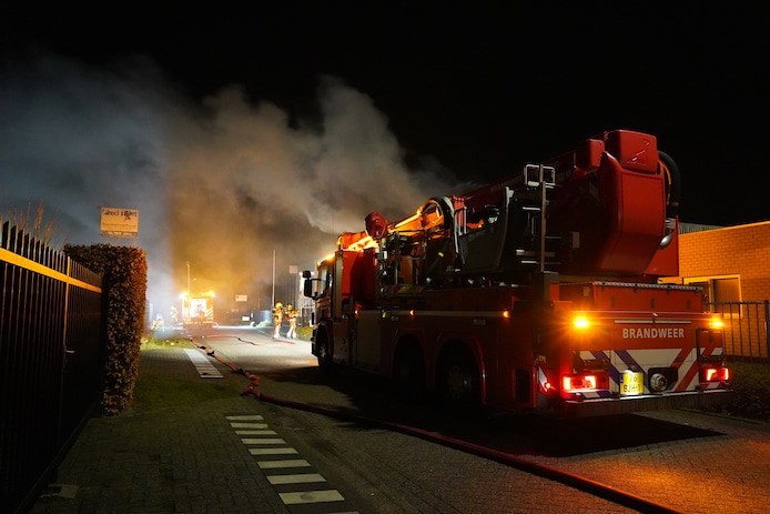 Grote brand bij bedrijf op industrieterrein in Dongen was snel onder controle, oorzaak en schade ...