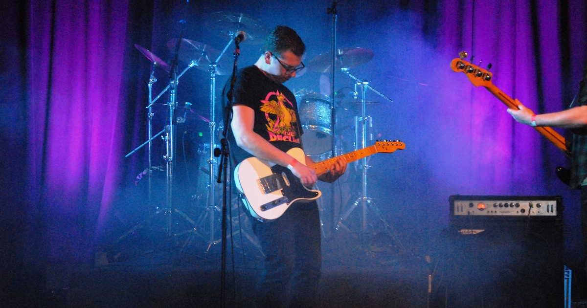 Soos Plock biedt zeven lokale bandjes een podium tijdens het Maple Leaf ...