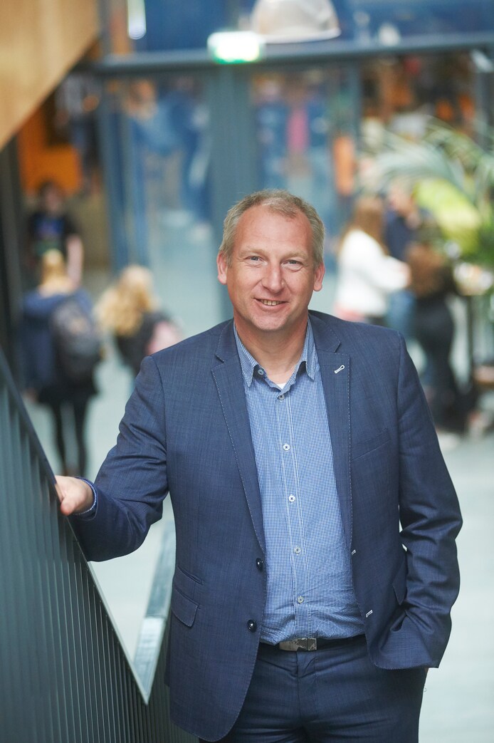 Nieuwe rector Relou prijst de traditie van Bernrode | Bernheze | bd.nl