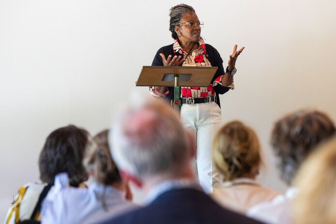 Mpho Tutu van Furth deelt in Vught krachtige aanpak : verzoening na ...
