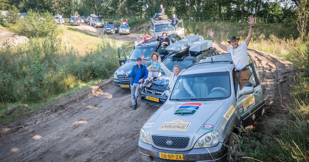 Brufutrijders uit Volkel reizen met de auto naar Banjul. Voor het ...