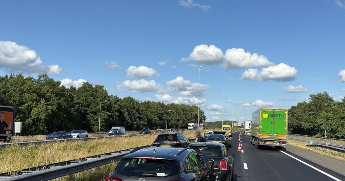 Botsing met zes auto’s op A27 zorgt voor vertraging van Breda naar Utrecht | Breda | bd.nl
