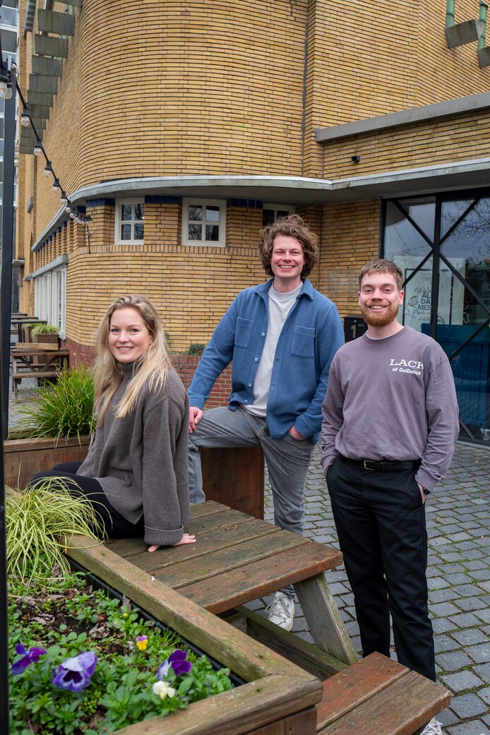 Dries, Sander en Lotte beginnen De Graanhandel in bijzonder pand aan de ...