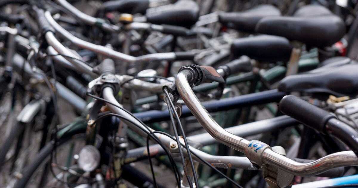 MENING | Het loopt de spuigaten uit met de verkeerd geplaatste fietsen ...