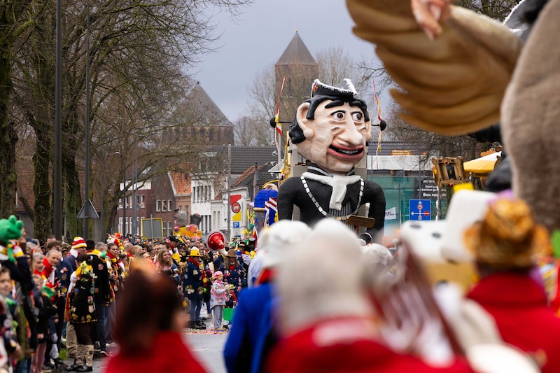 Regen krijgt optocht in Oeteldonk niet klein; ondanks half uur ...