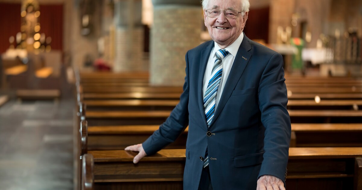 Negentig jaar en niet van plan te stoppen: Nulandse pastor Verbakel ...