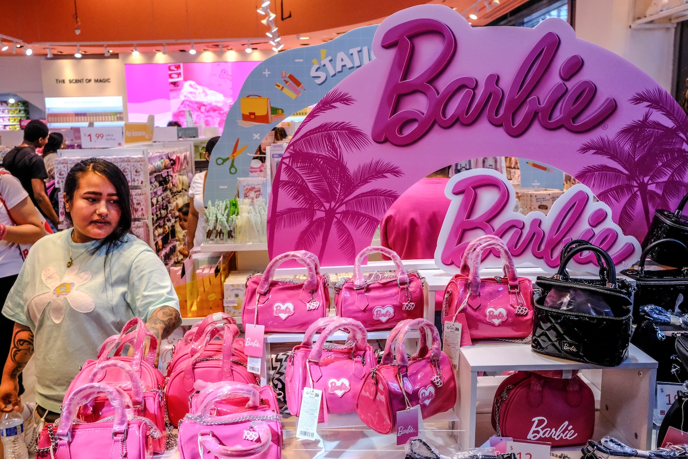 Barbie levert 1 miljard op, maar wie gaat er met de knaken vandoor ...