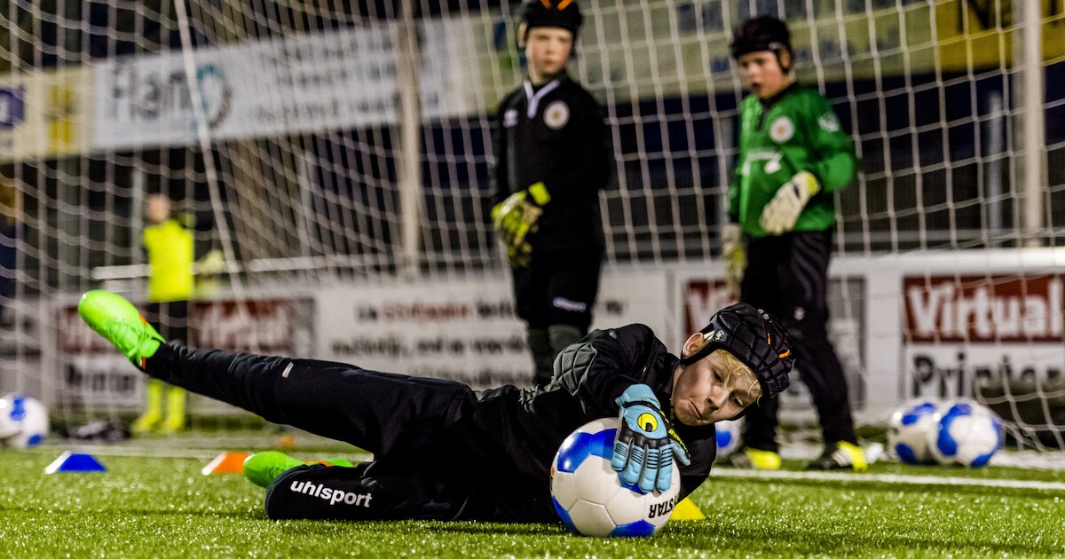 Column Henk Mees | KNVB moedigt keepers niet eens aan helm te dragen ...