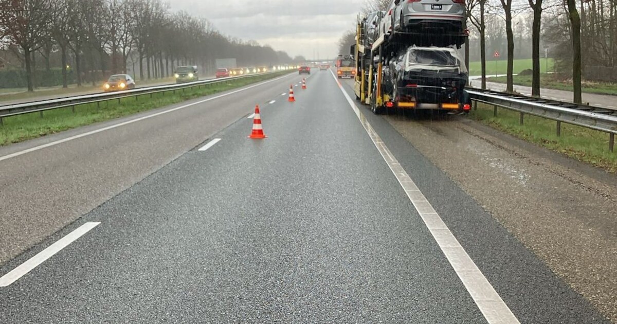 Vrachtwagen met pech op de A58 leidt tot file waarin ongeval gebeurt | Oirschot | bd.nl