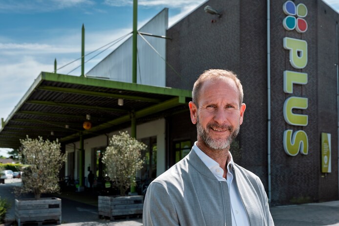 Eigenaar van supermarkt in Waalwijk is het lange wachten beu: ‘Je ziet ...