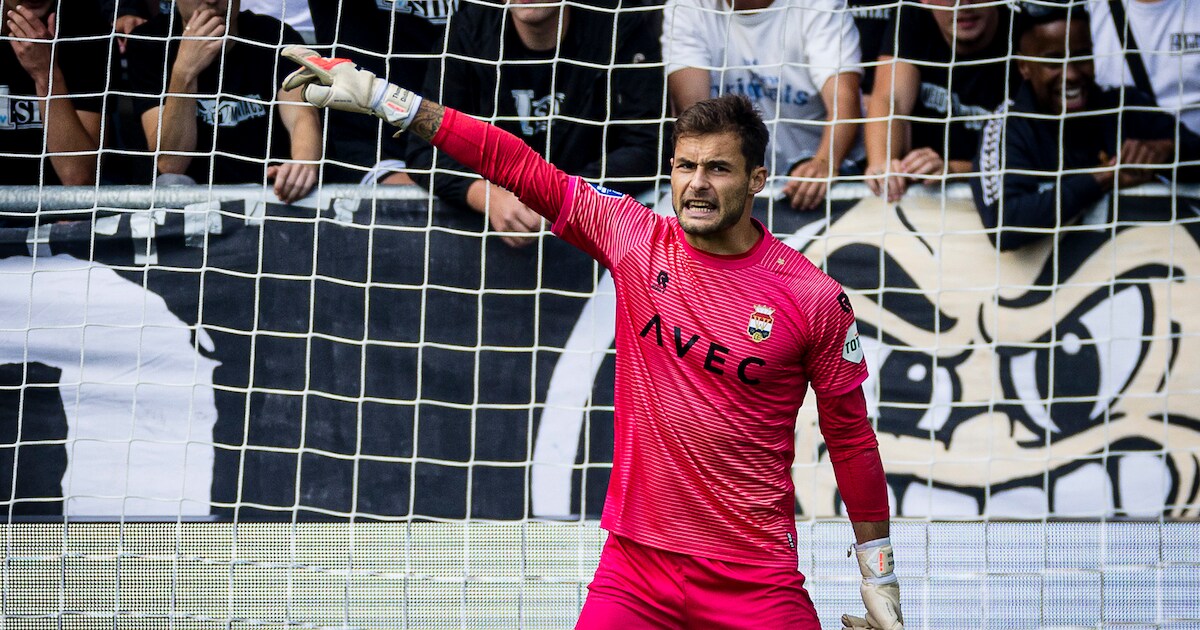 Willem II-keeper krijgt eervolle prijs en treedt in de voetsporen van Liverpool-verdediger en ...