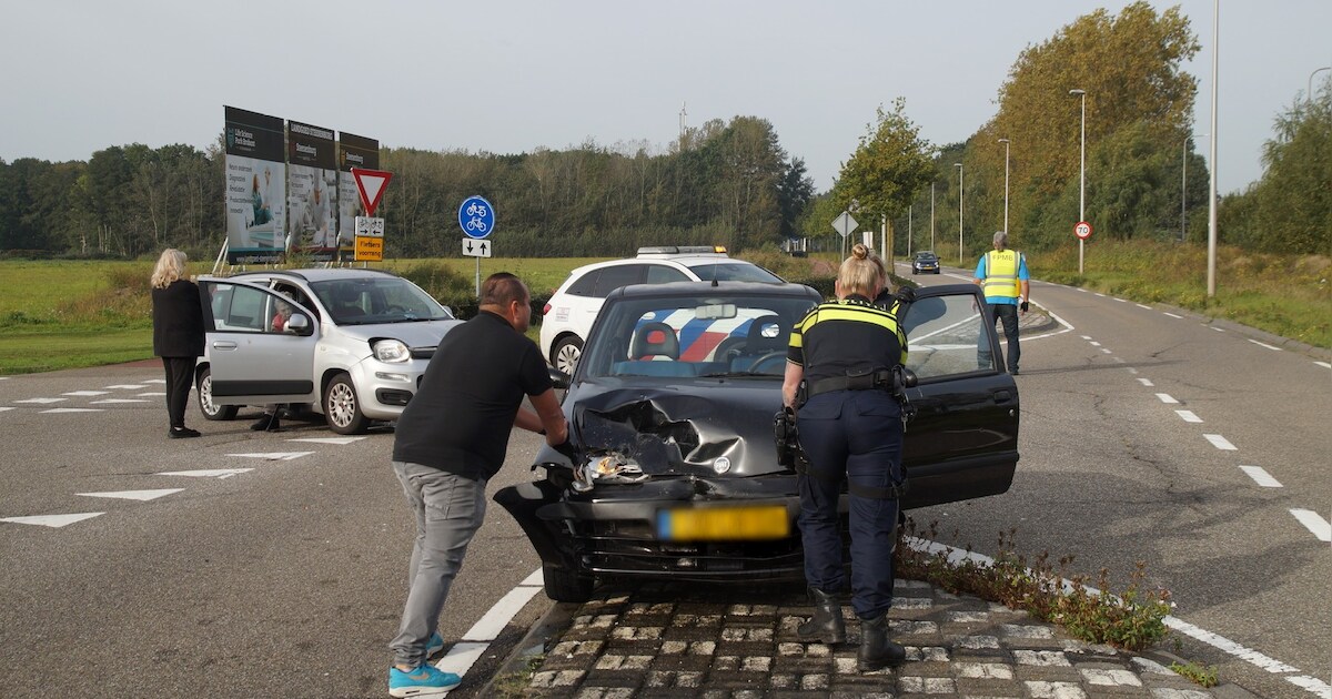 Flinke schade bij botsing tussen twee auto’s in Drunen | Heusden | bd.nl