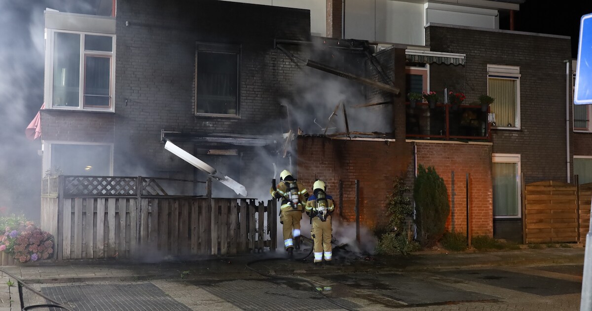 Uitslaande brand in woning Volkel, bewoners geëvacueerd | Regio | BD.nl