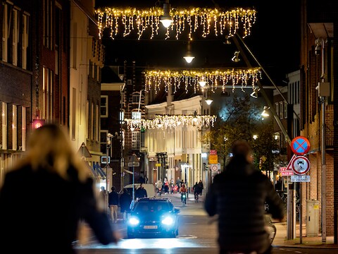 Nieuwe feestverlichting in Bossche binnenstad brandt nog niet overal ...