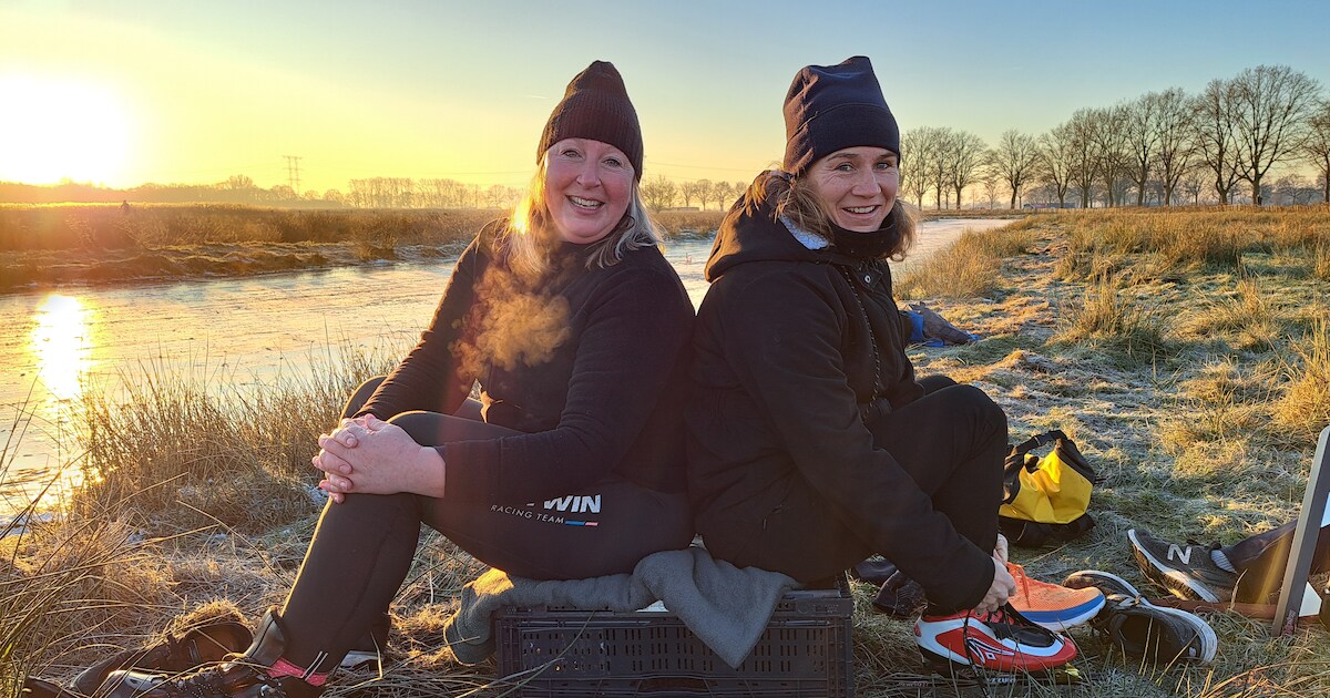 Schaatsers genieten op de natuurijsbaan in Moergestel, voordat de dooi ...