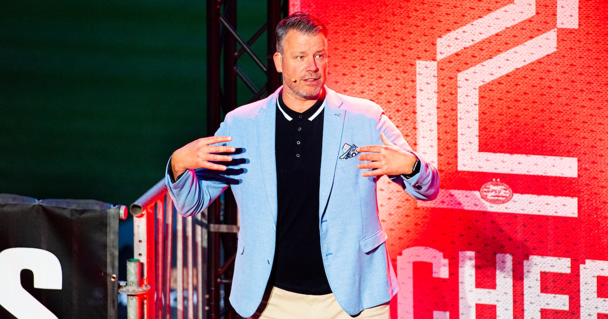 Cabaretier Rob Scheepers speelde live in het Philips Stadion | Brabant ...