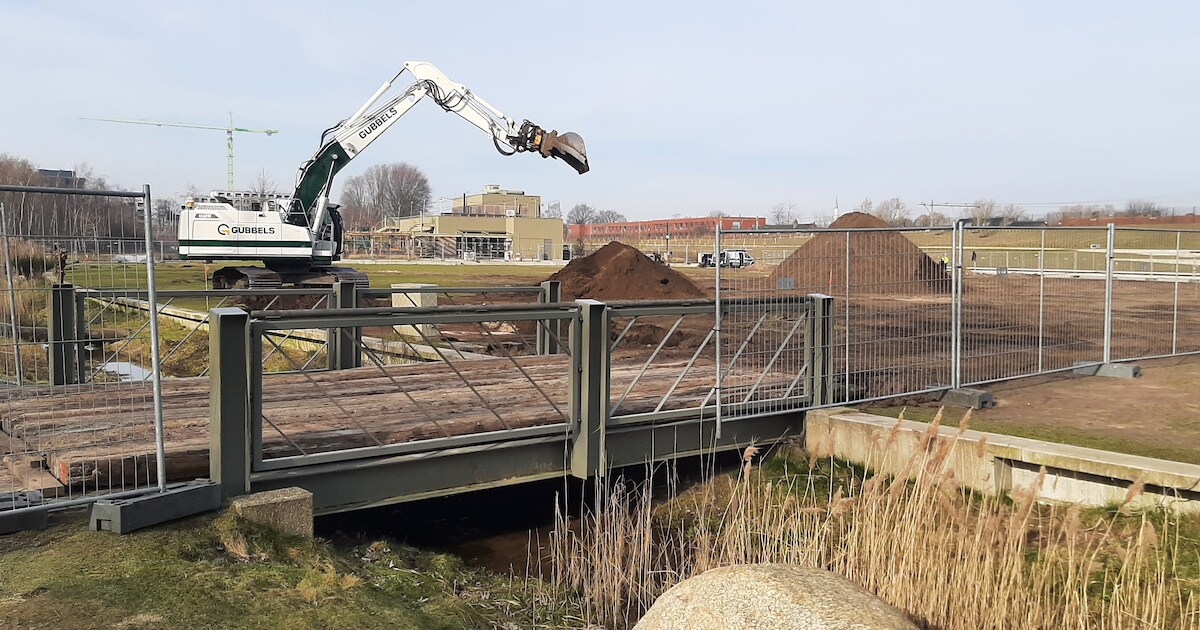 Al het zand zeven voor beter bodemleven: Spoorpark begint aan maanden ...