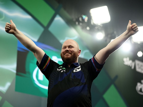 LIVE WK darts | Dubbels redden Justin Hood tegen sterke Gary Anderson ...