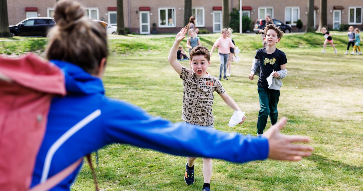 Guus (8) rent met zijn vriendjes voor huizen in Haïti op basisschool in Tilburg: ruim 2000 euro ...