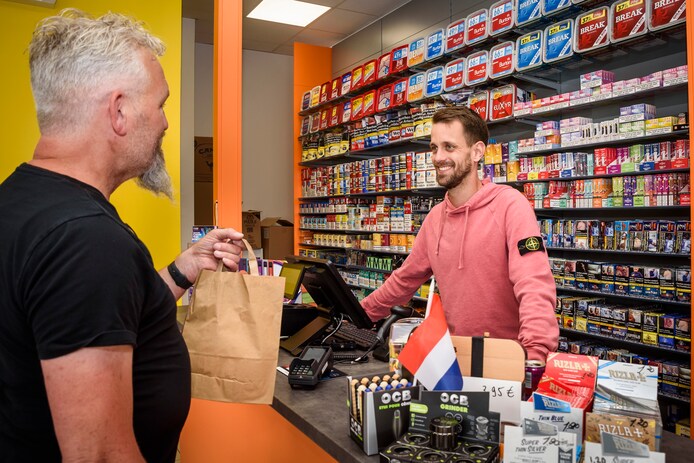 Vlak bij de grens profiteert ‘Tabak XXL’ van Nederlands beleid: ‘Ze ...