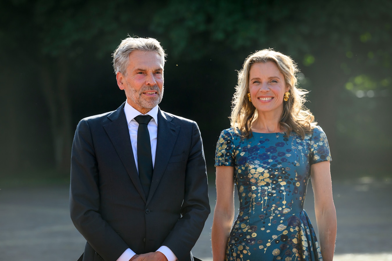 In een turquoise capejurk stak ‘first lady’ Loes Meurs koningin Máxima ...