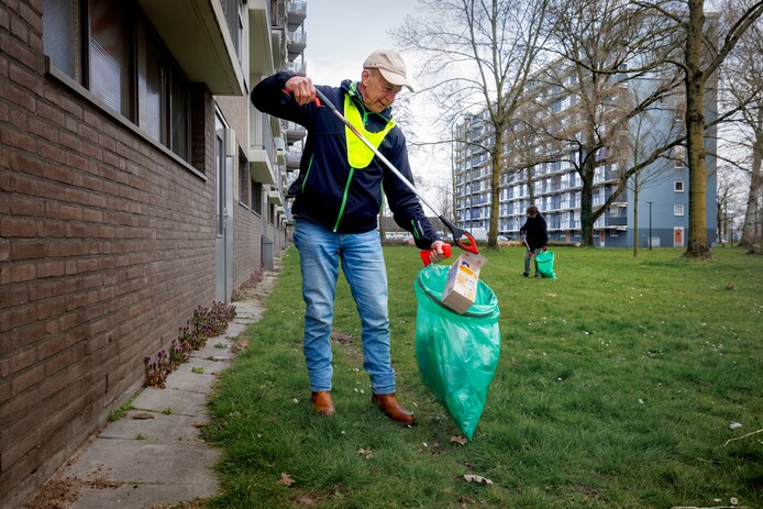 Boxtel ruimt op tijdens NLdoet: ‘Priknik’ combineert zwerfvuil prikken ...