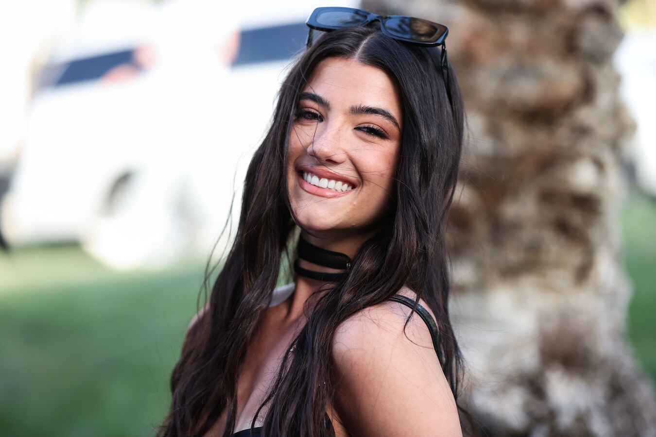 Multimiljonair Charli (18) van troon gestoten: dit is nu de grootste ...