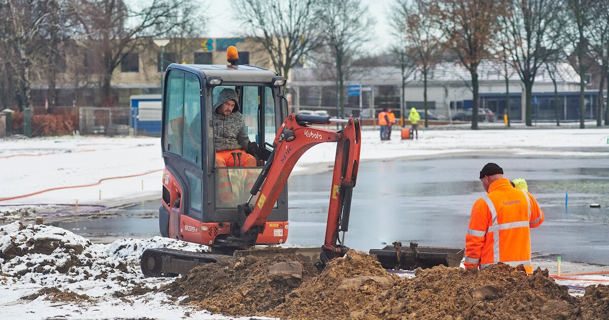 Trekken, graven en leggen in nieuwbouwwijk De Erven, en dan heeft ...