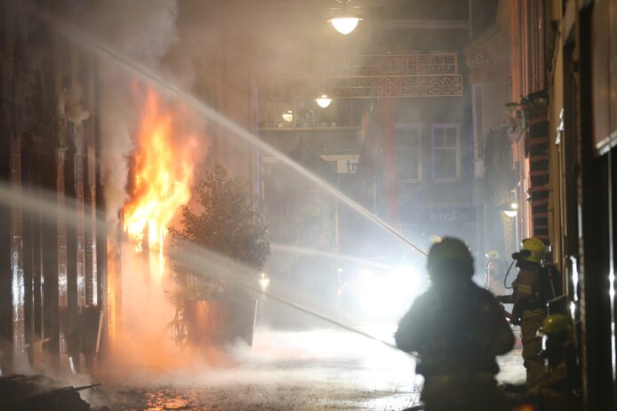Brand Arnhem: Horeca en winkels tot zeker morgenochtend dicht, geen ...