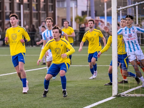 ‘Het woord van een voetballer is niks meer waard’: leegloop bij ...