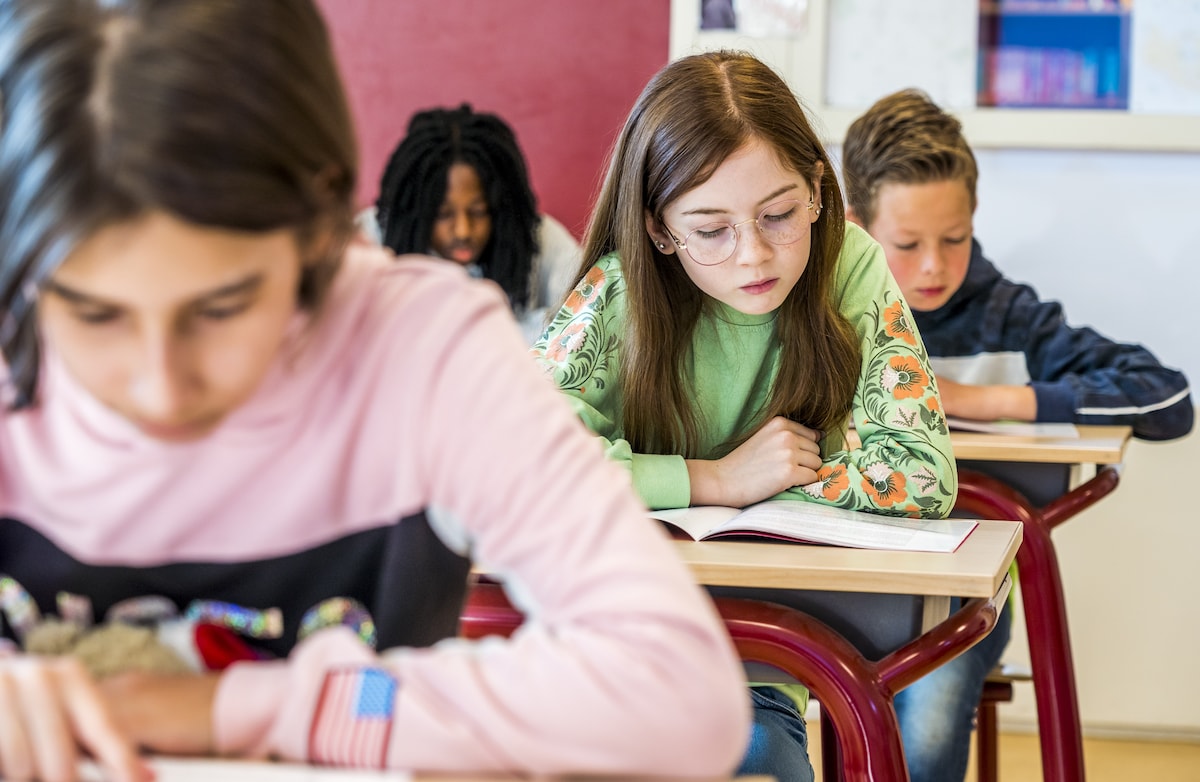 Eén op de drie armere kinderen gaat naar school zonder goede bril ...