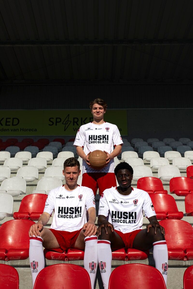 TOP Oss presenteert limited edition derde tenue voor maatschappelijke ...