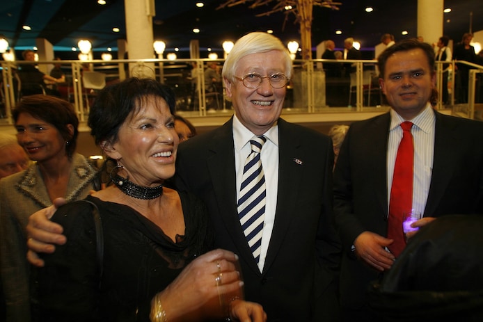 Hans Wiegel en zijn leven in Heeze: van politiek commentaar tot pyjama ...