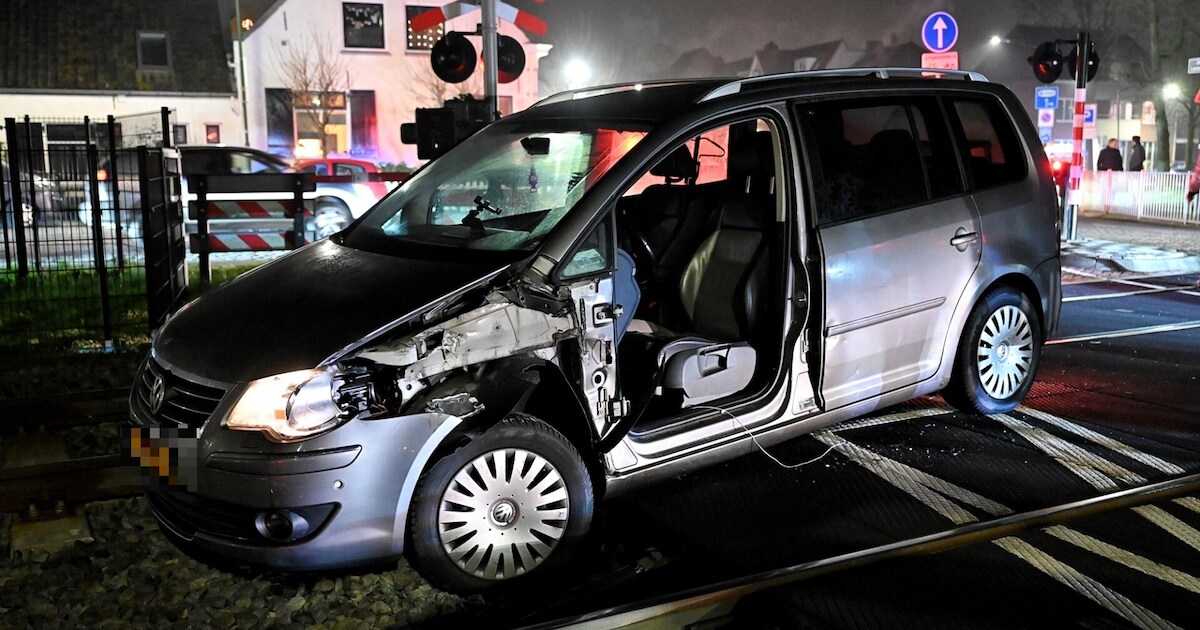 Machinist schrikt zich dood: vrouw rijdt spoor op in Oisterwijk, trein ...