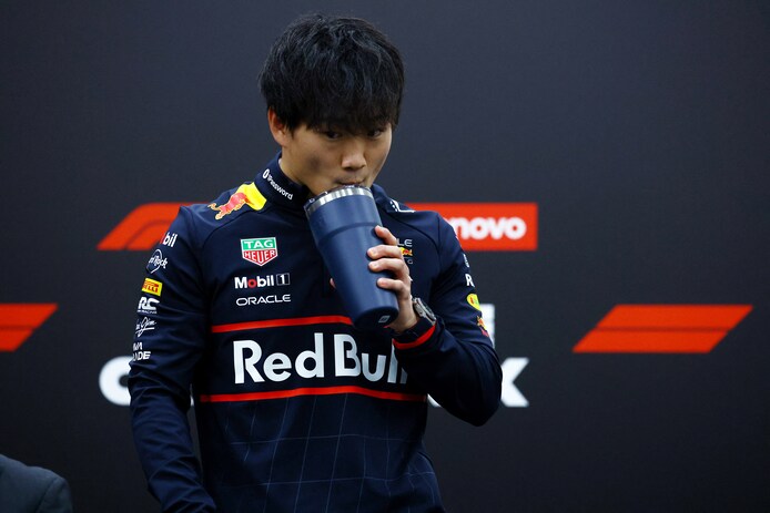 Yuki Tsunoda sprak na promotie bij Red Bull nog niet met Helmut Marko: ‘Best wel ongebruikelijk ...