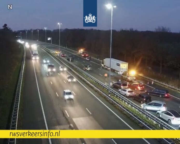 A2 weer open na ongeval met meerdere voertuigen bij Vught | 112 nieuws Den Bosch | bd.nl